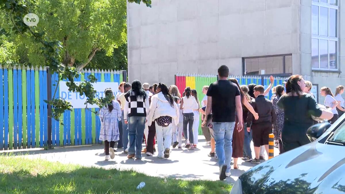 Valse bommelding op school in Sint-Niklaas, leerlingen geëvacueerd | TV ...