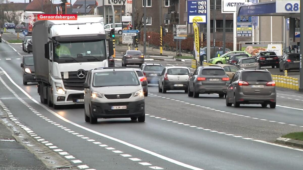 Tweetal weken werken aan Astridlaan in Geraardsbergen: asfaltlaag op ...